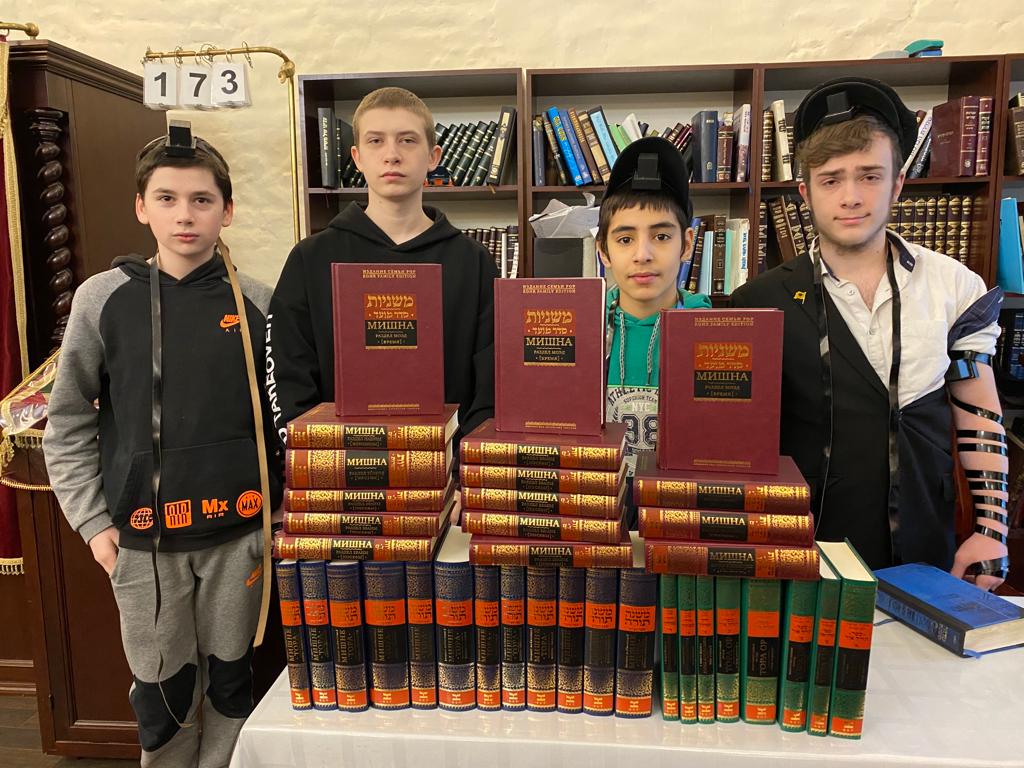 Передача книг и вещей религиозного назначения