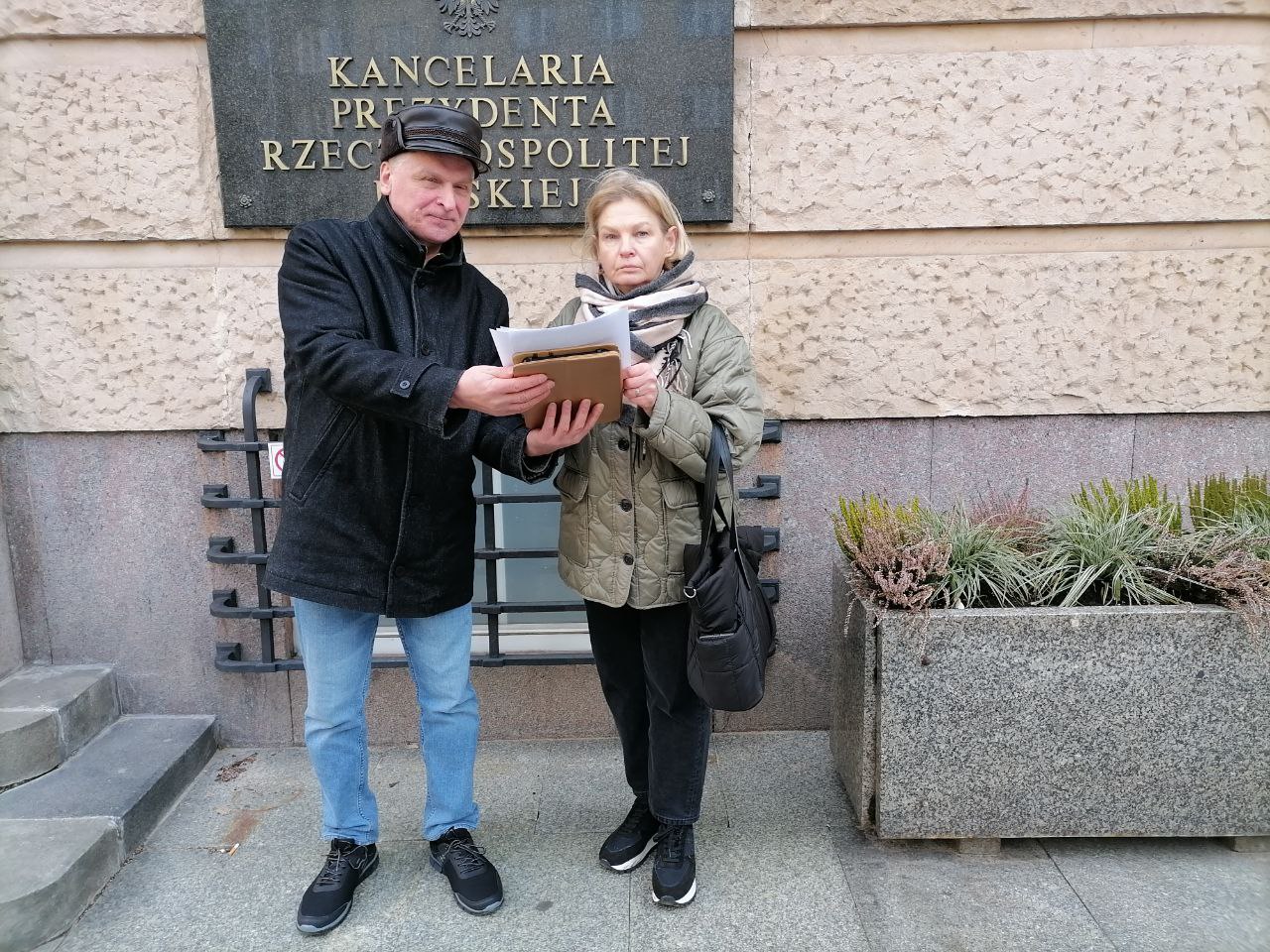 Беларусы перадалі ў канцэлярыю прэзідэнта Польшчы зварот