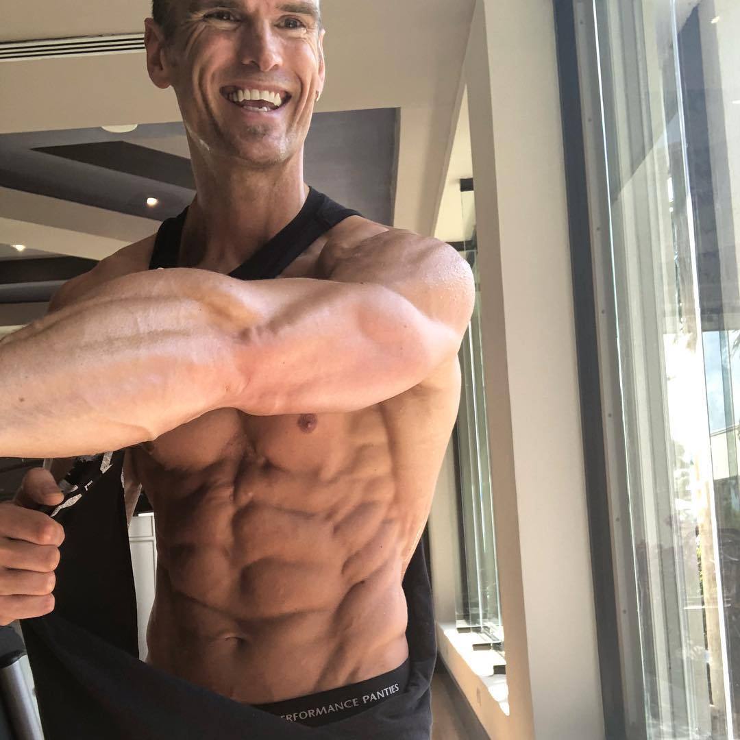 Тренировка рук от Markus Kaulius | Качаем руки c с президентом Magnum