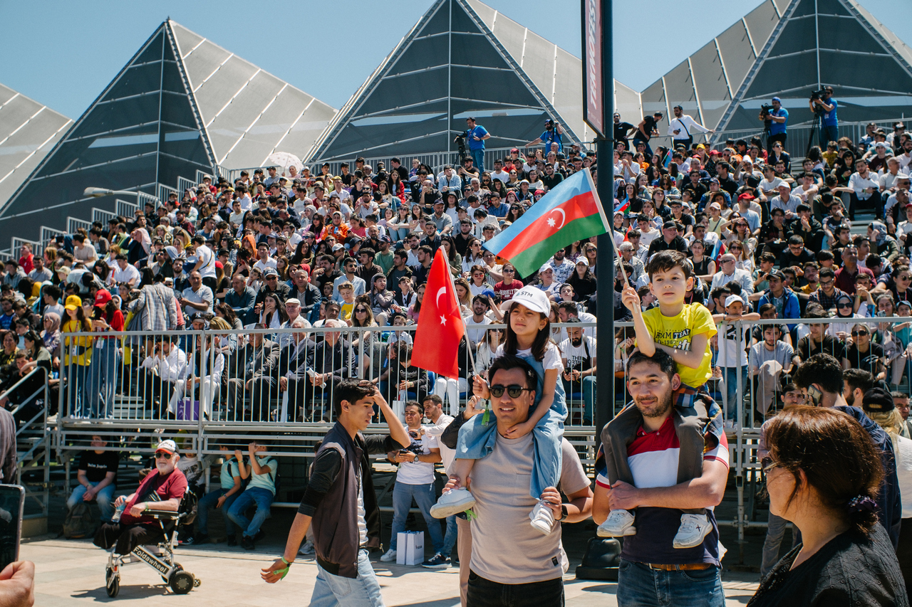 Children, soldiers and tanks