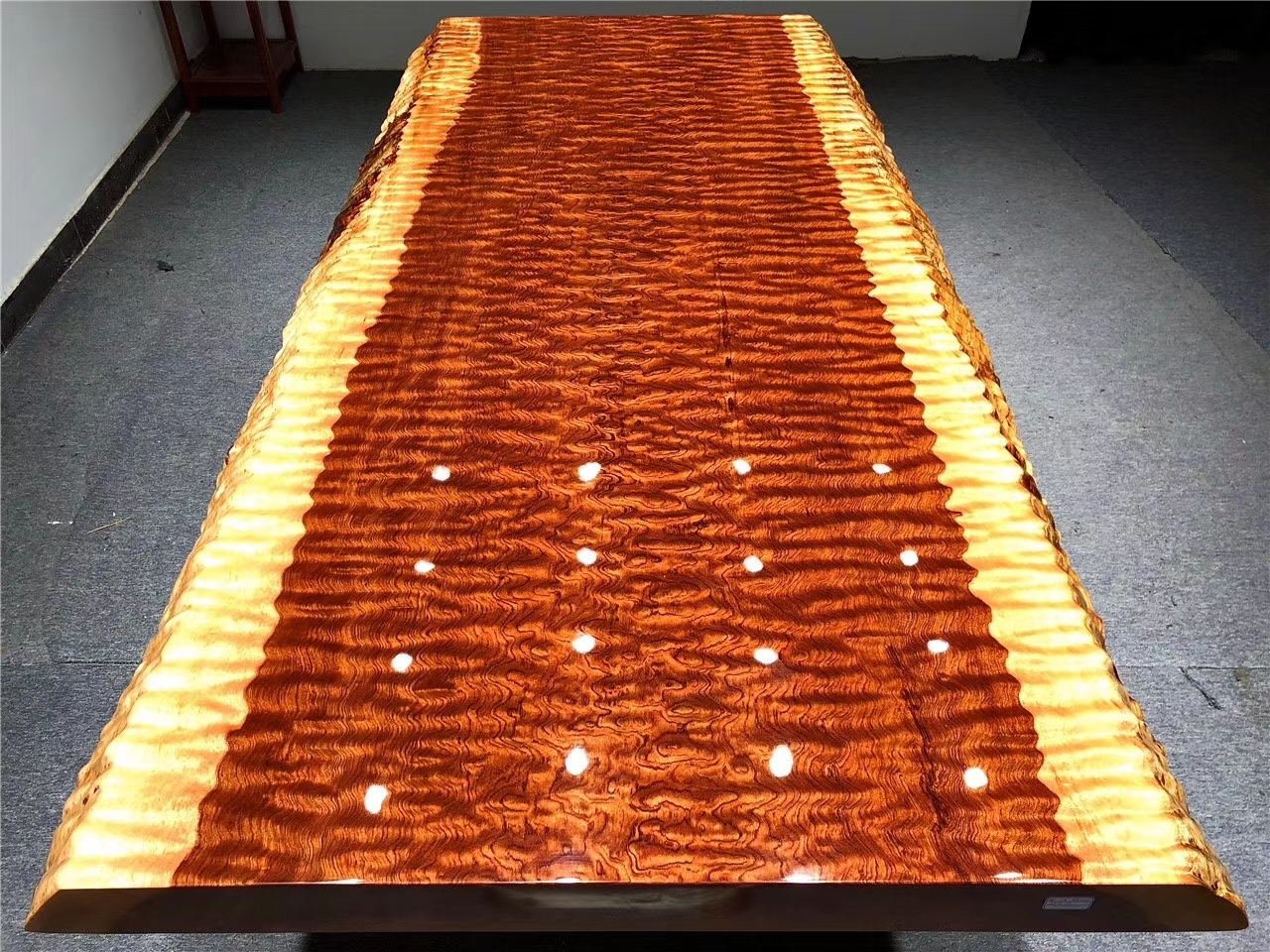 AFRICAN BUBINGA TABLE / ENG