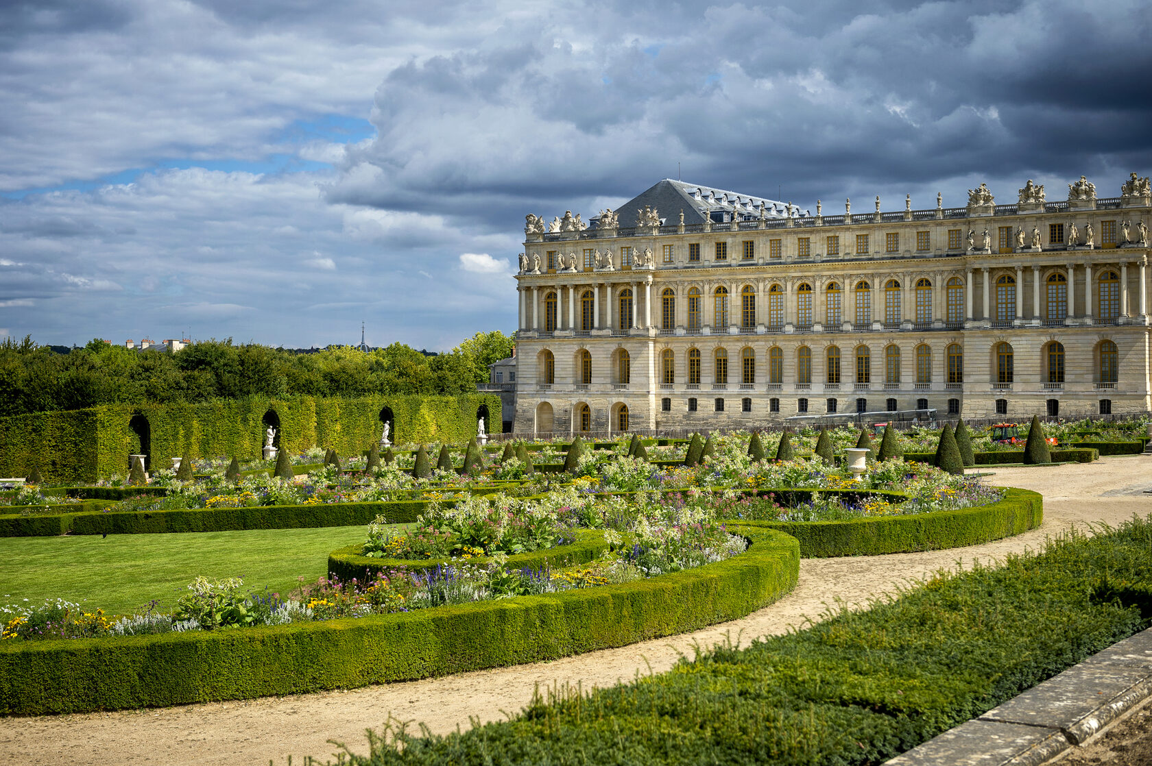 Top 10 Must-See Castles near Paris [2023]