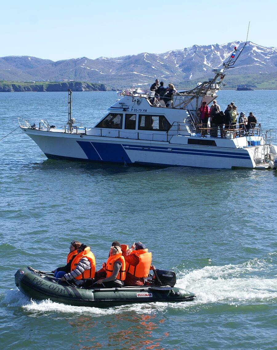 Avacha bay boat excursion
