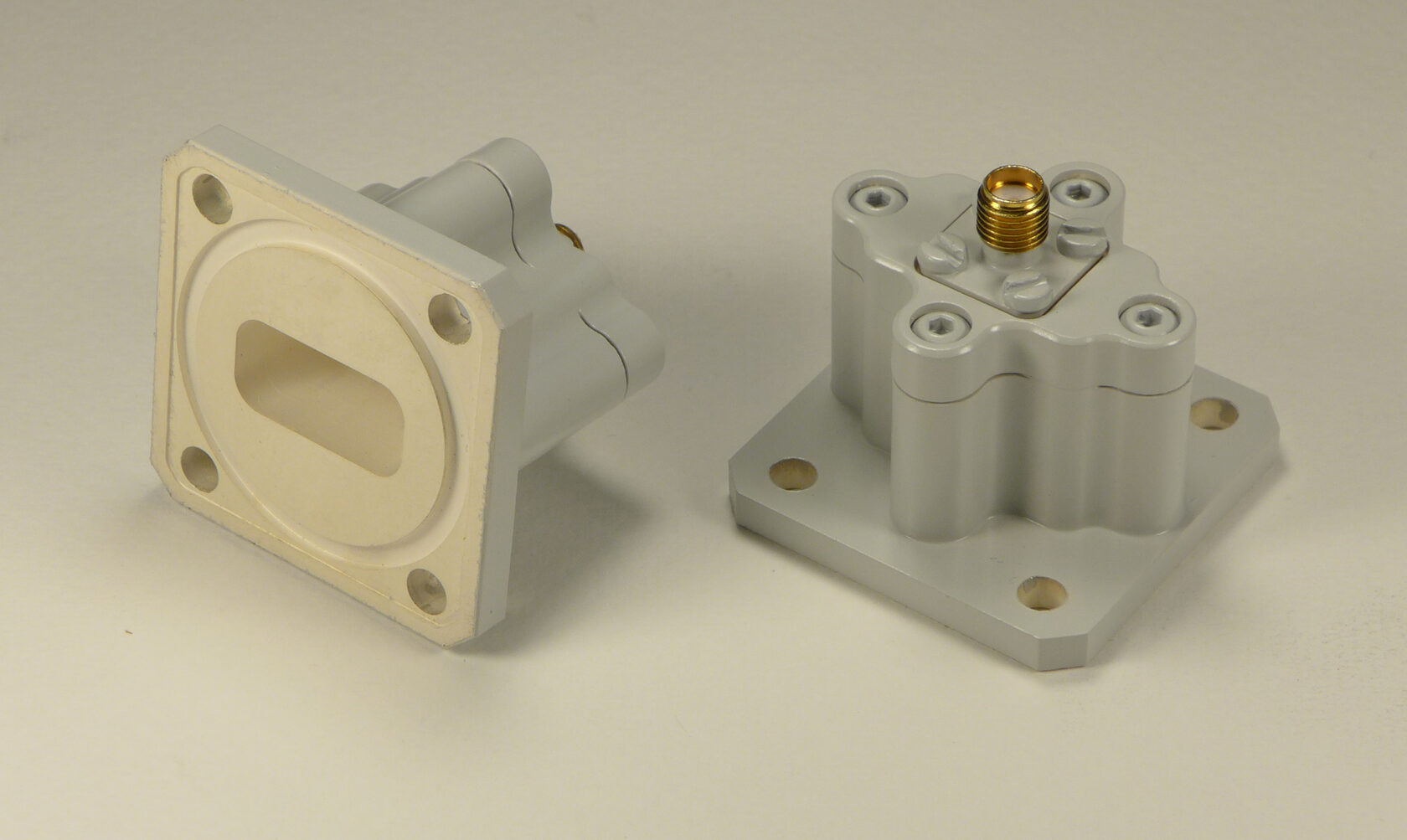 Коаксиально-волноводный переход SMA-WR-75