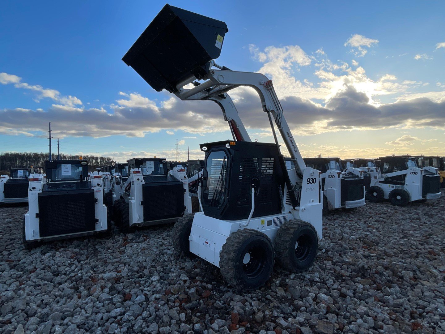 Продажа мультифункциональных погрузчиков с бортовым поворотом WECAN