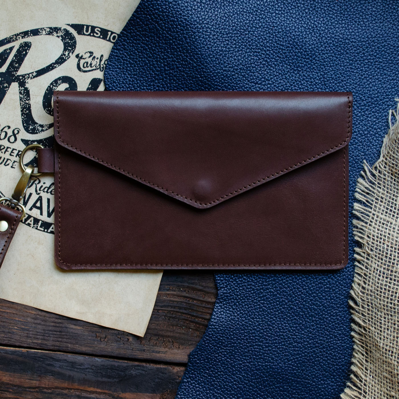 Кожаный клатч конверт из натуральной кожи. Клатч для документов из кожи