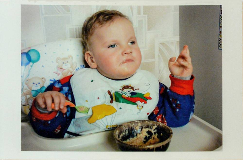 'Esmu kā simtkājis': Matīsa un viņa mammas Maijas stāsts