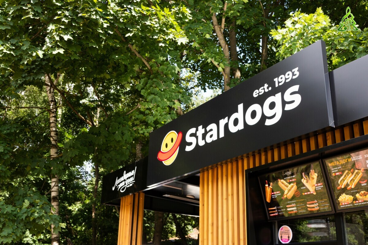 Кейс сети стрит-фуда Stardogs: как применяется система управления и контроля сотрудников ...
