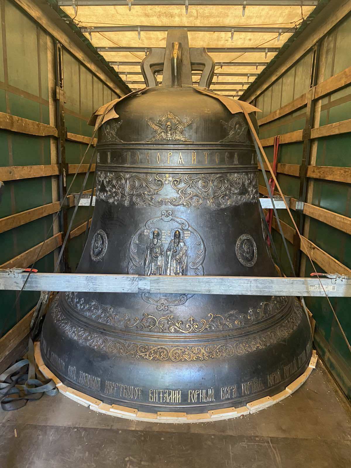 "Carsko zvono" iz Rusije stiglo je u manastir svetog apostola i ...