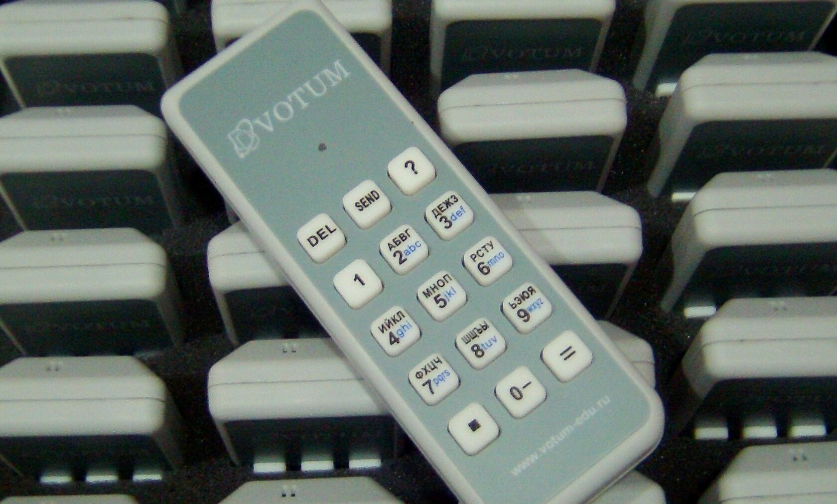 Система интерактивного голосования и оценки знаний VOTUM-100