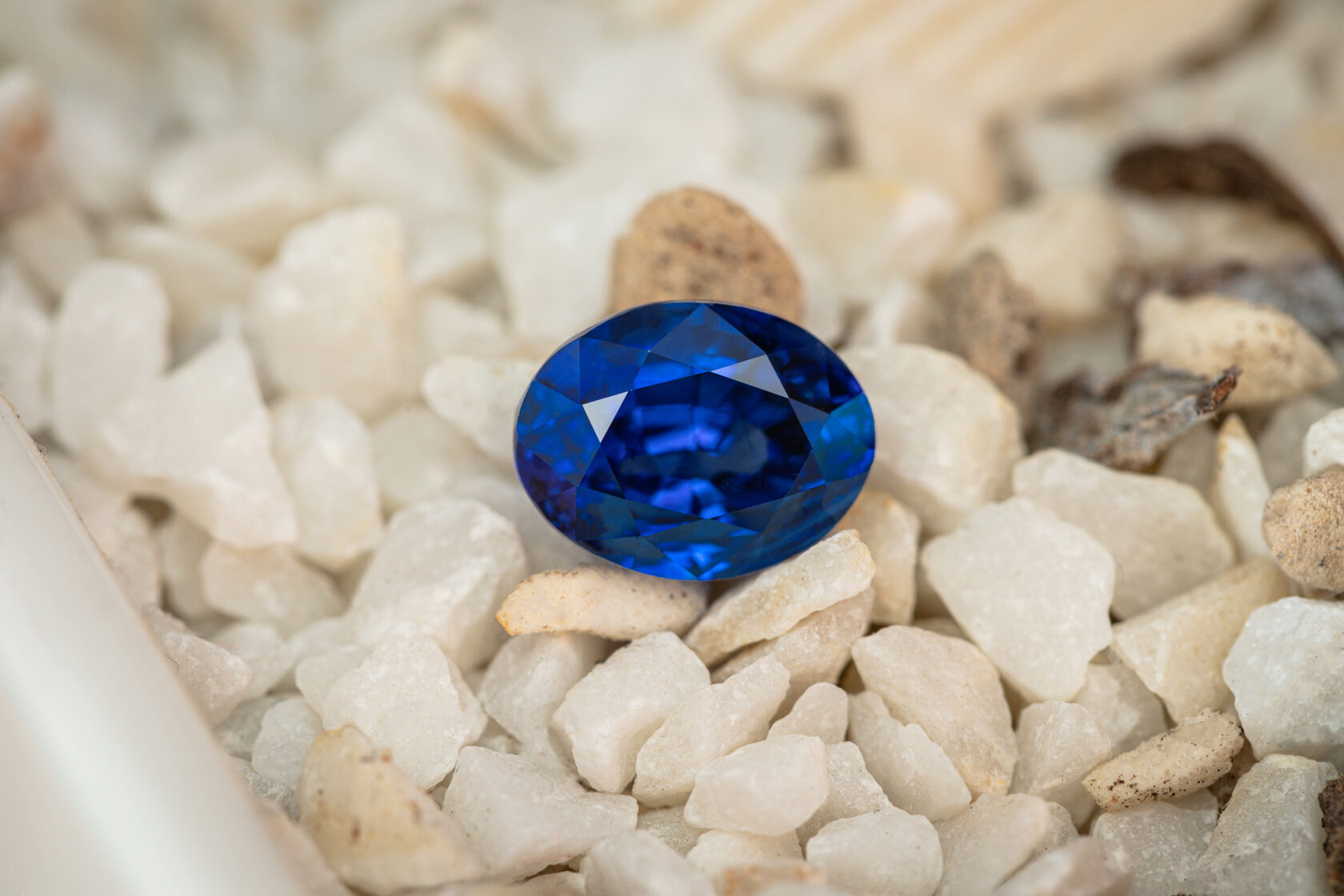 How to detect natural to lab-grown sapphires?