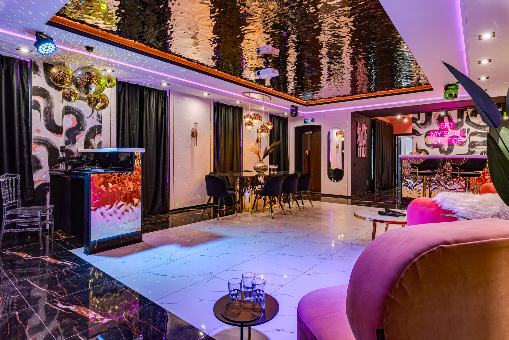 Элегантный яркий лофт на Бауманской