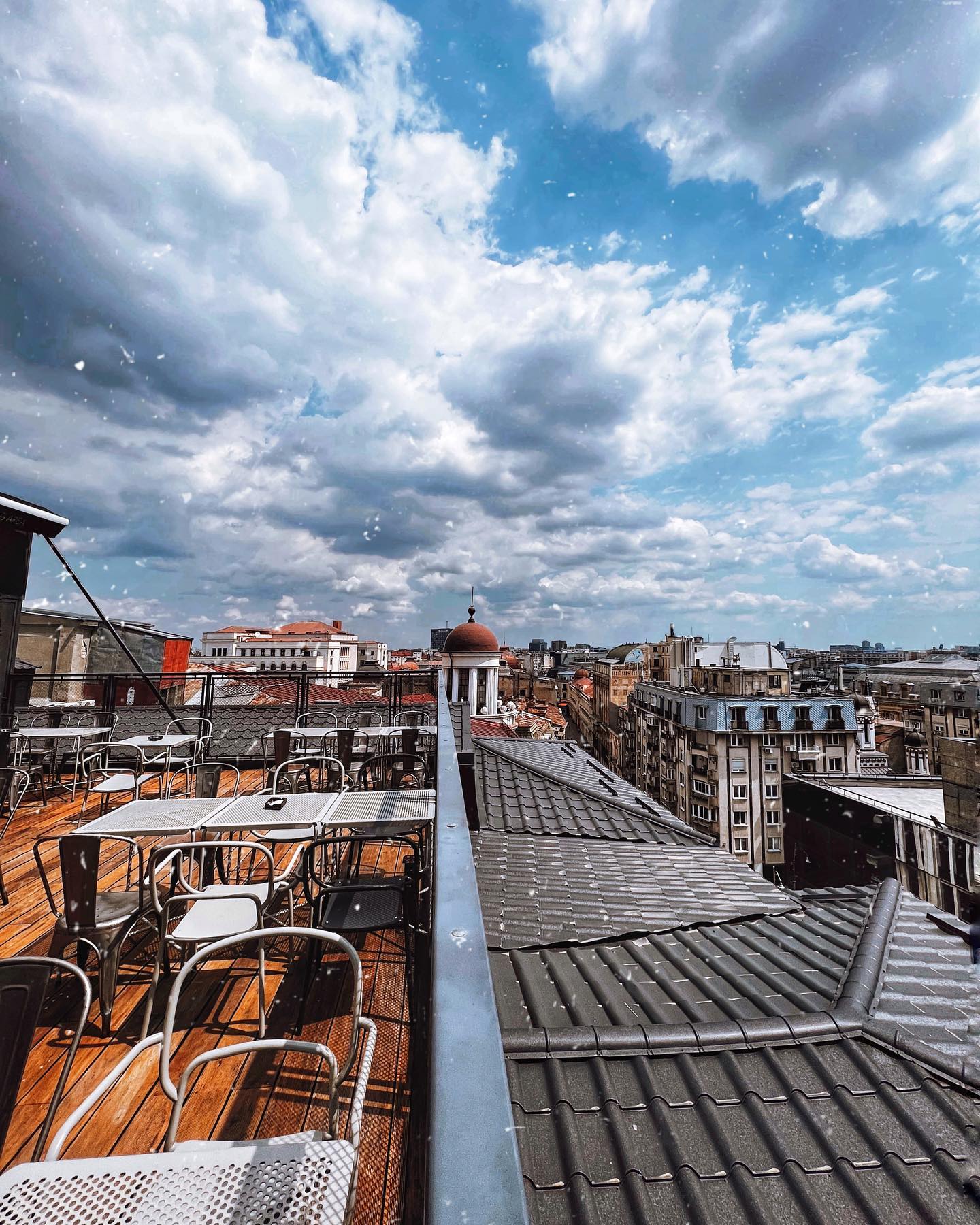 Linea/Closer to the Moon (HOME)