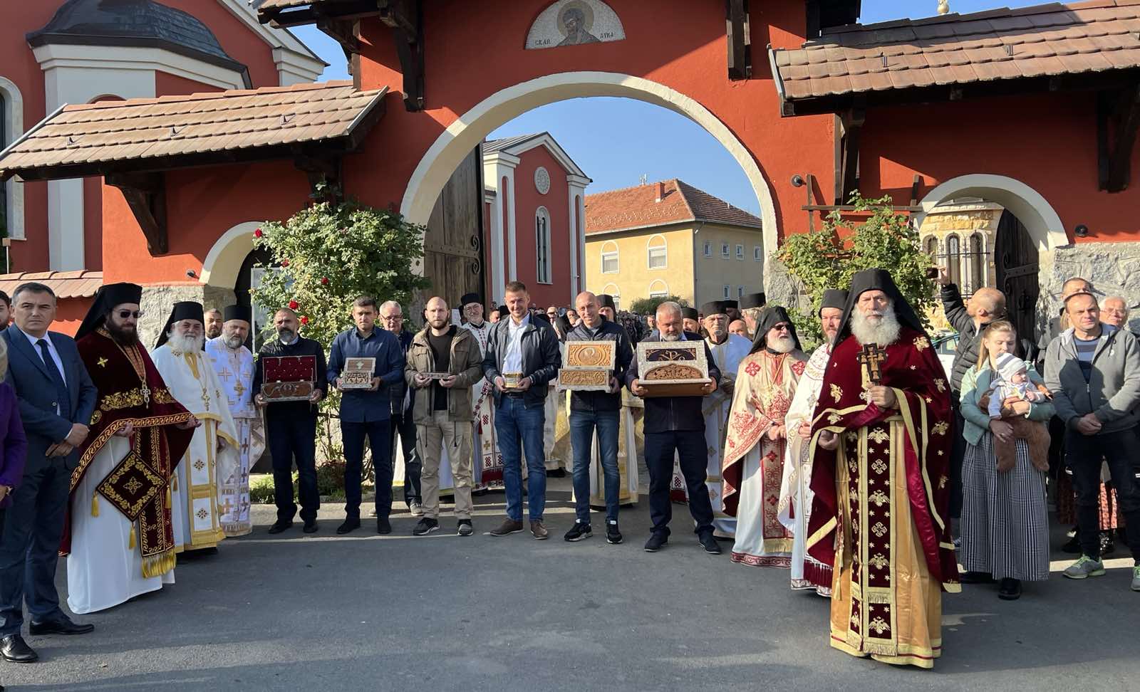 Osvećenje «Carskog zvona» u manastiru Svetog apostola i jevandjeliste ...