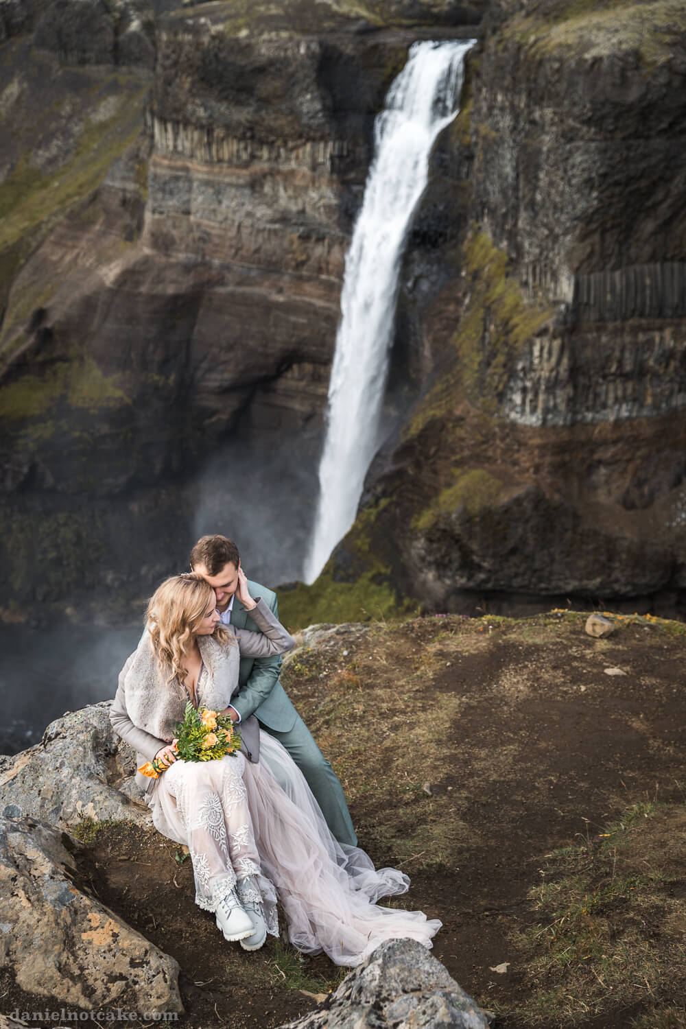 Engagement in Iceland - photo shoot near Haifoss and Landmannalaugar