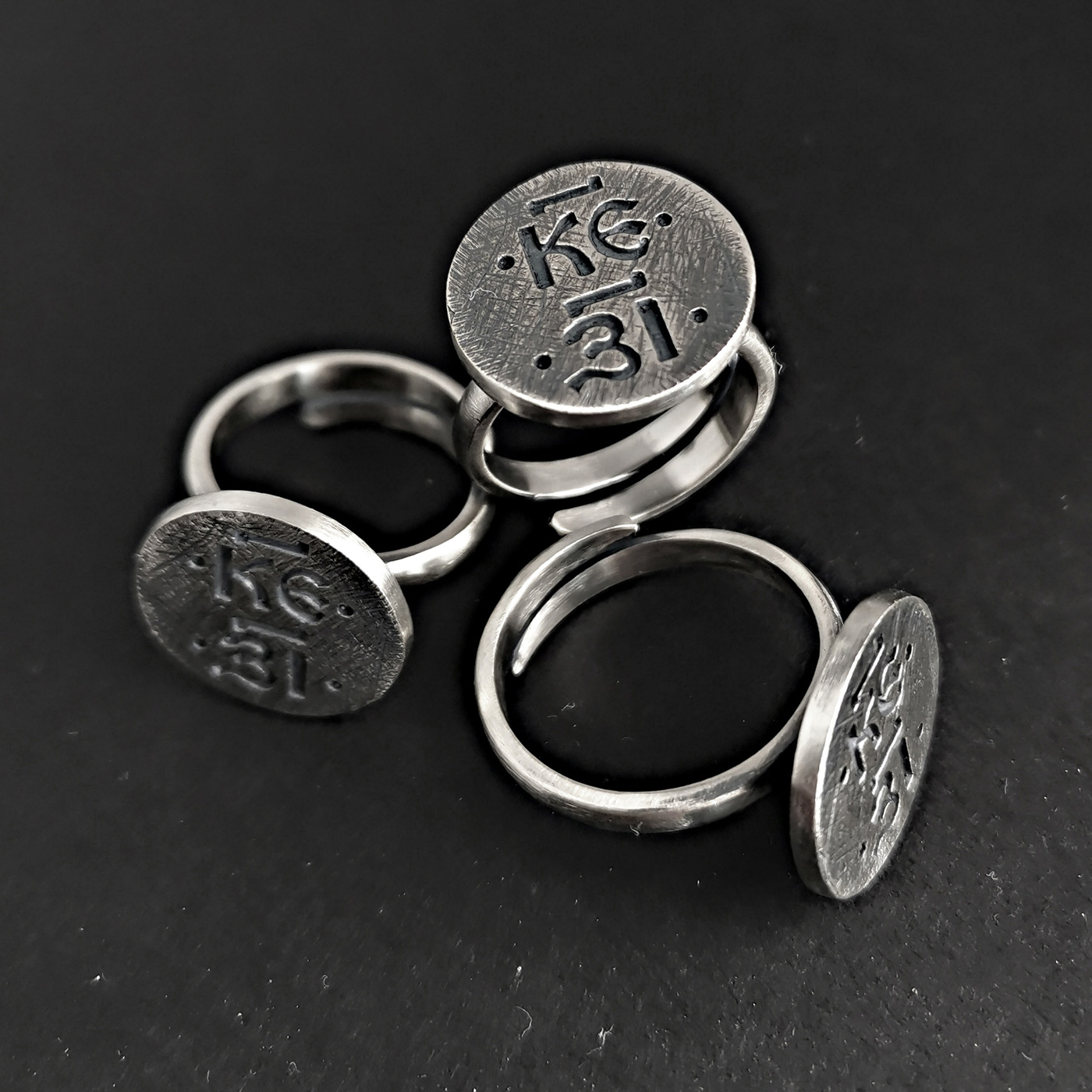 Кольцо «КЕЗI» из белой ювелирной бронзы