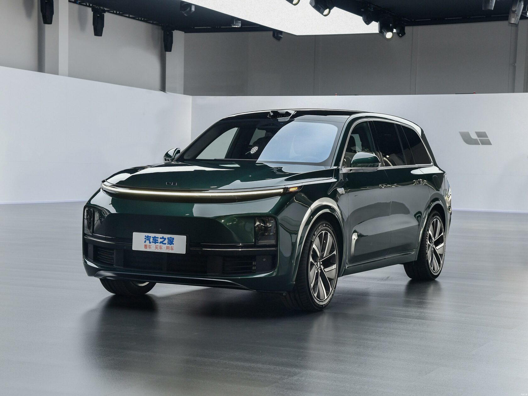 Купить кроссовер L9 от Li Auto (Li Xiang) с доставкой в Россию ...