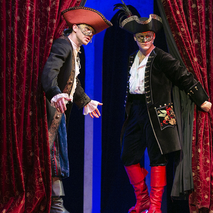 Собака на сене