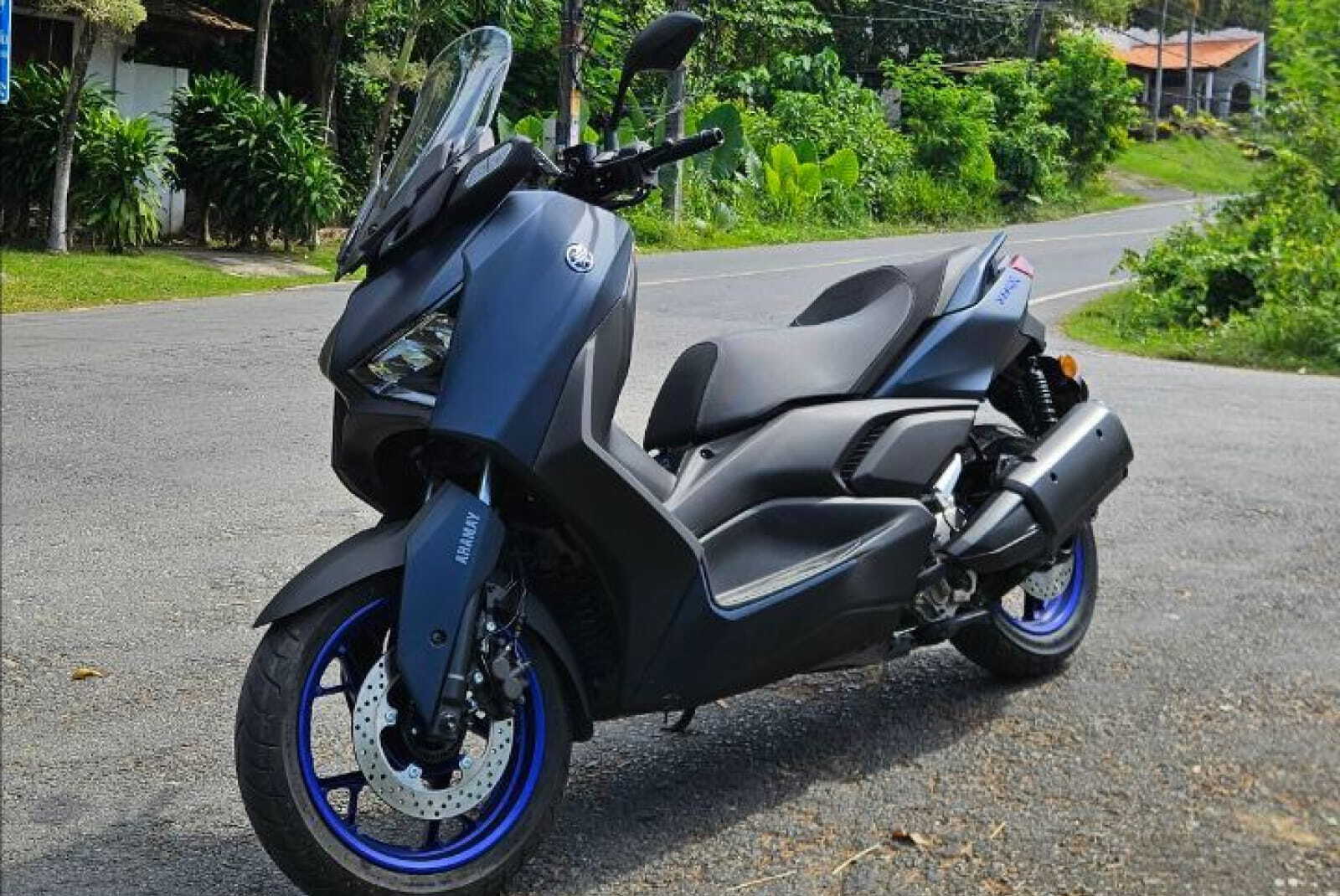Yamaha XMAX blue