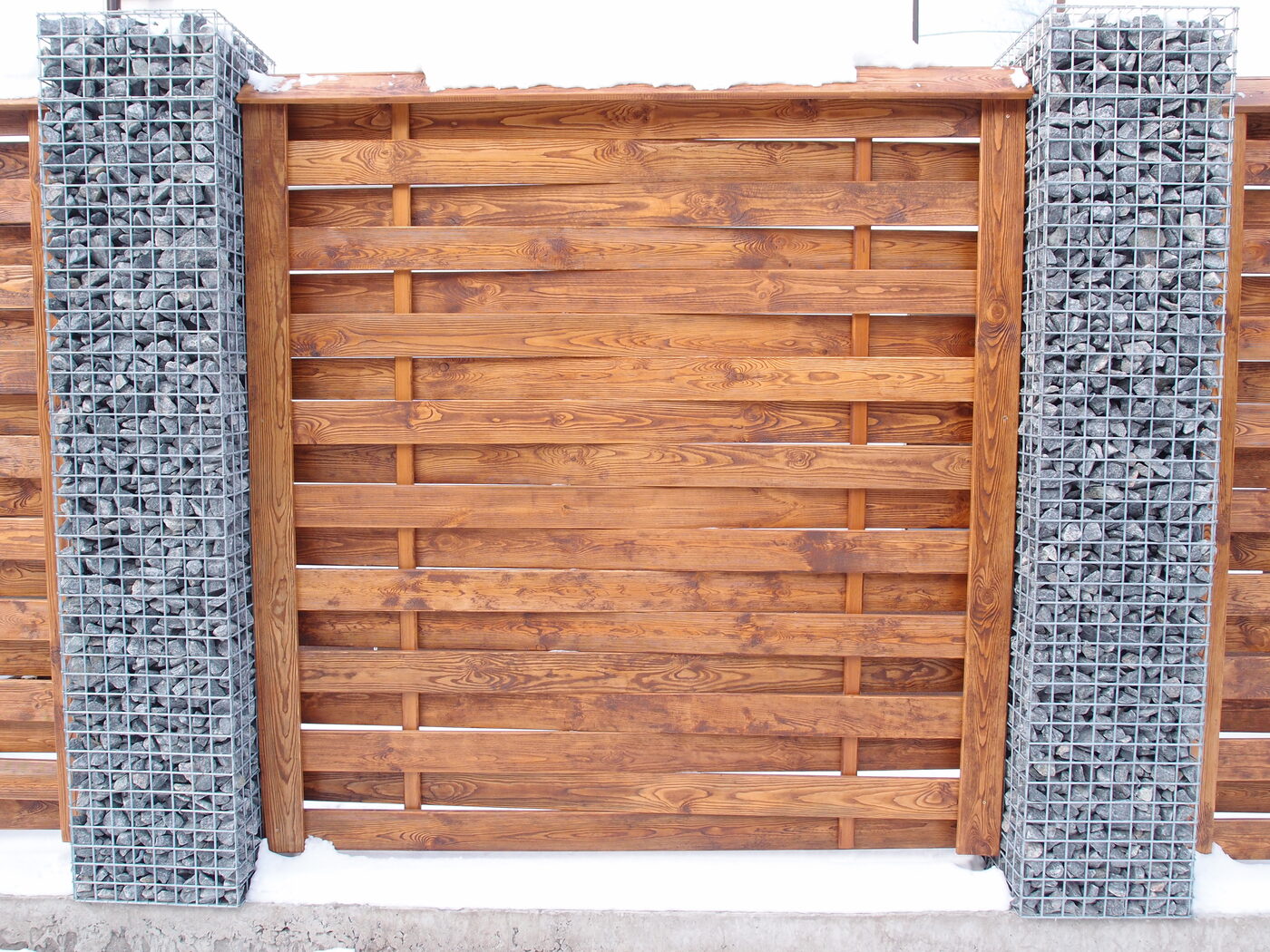 Turnkey fences - installation wood fence in Seattle | ENF fence contractor