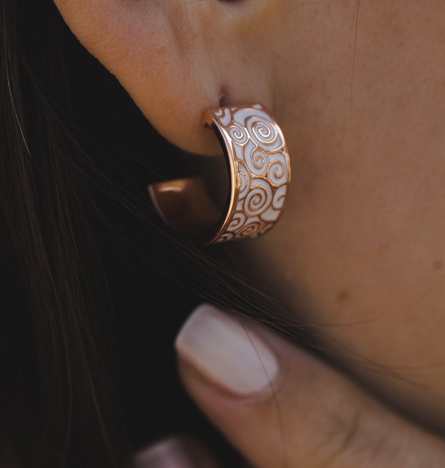 Украшения бренда «VAROVA», заряженные у Стены Плача