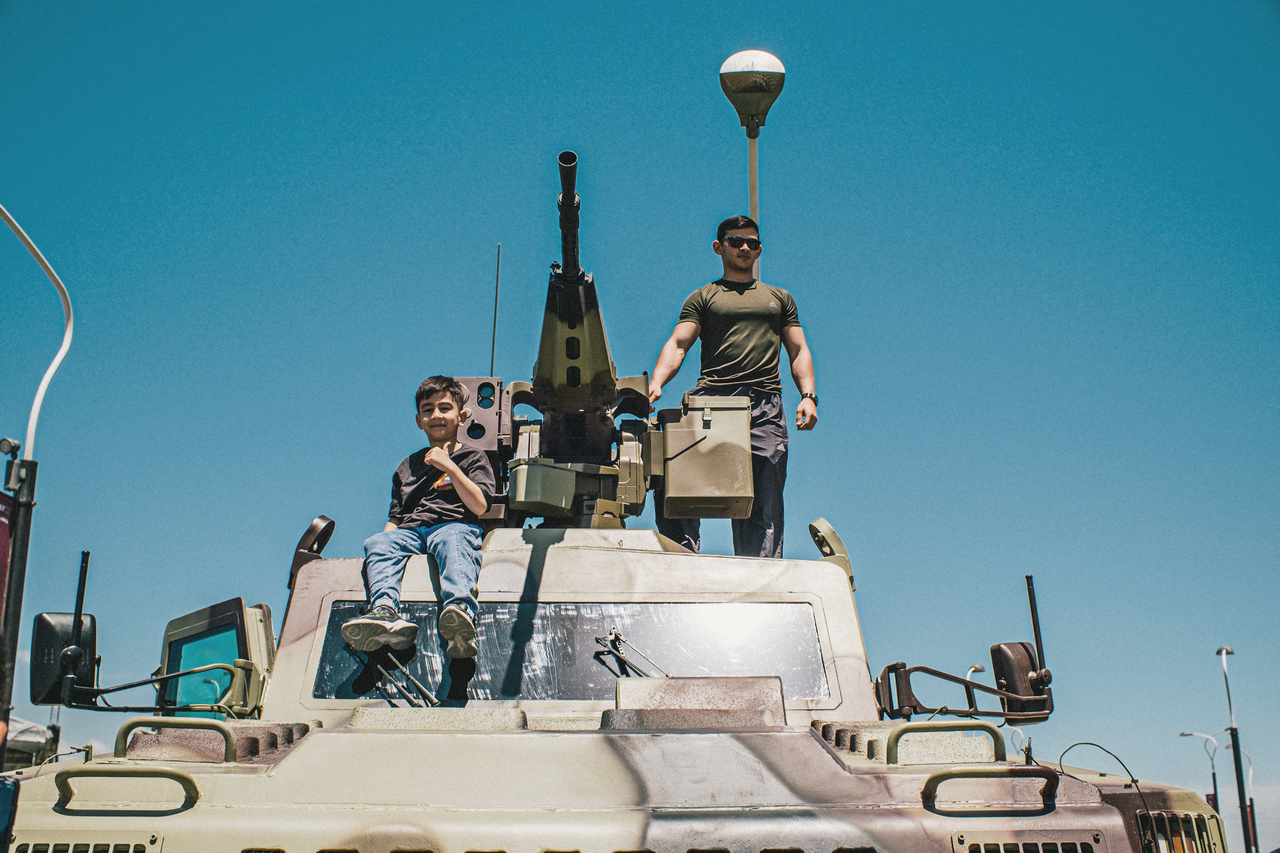 Children, soldiers and tanks