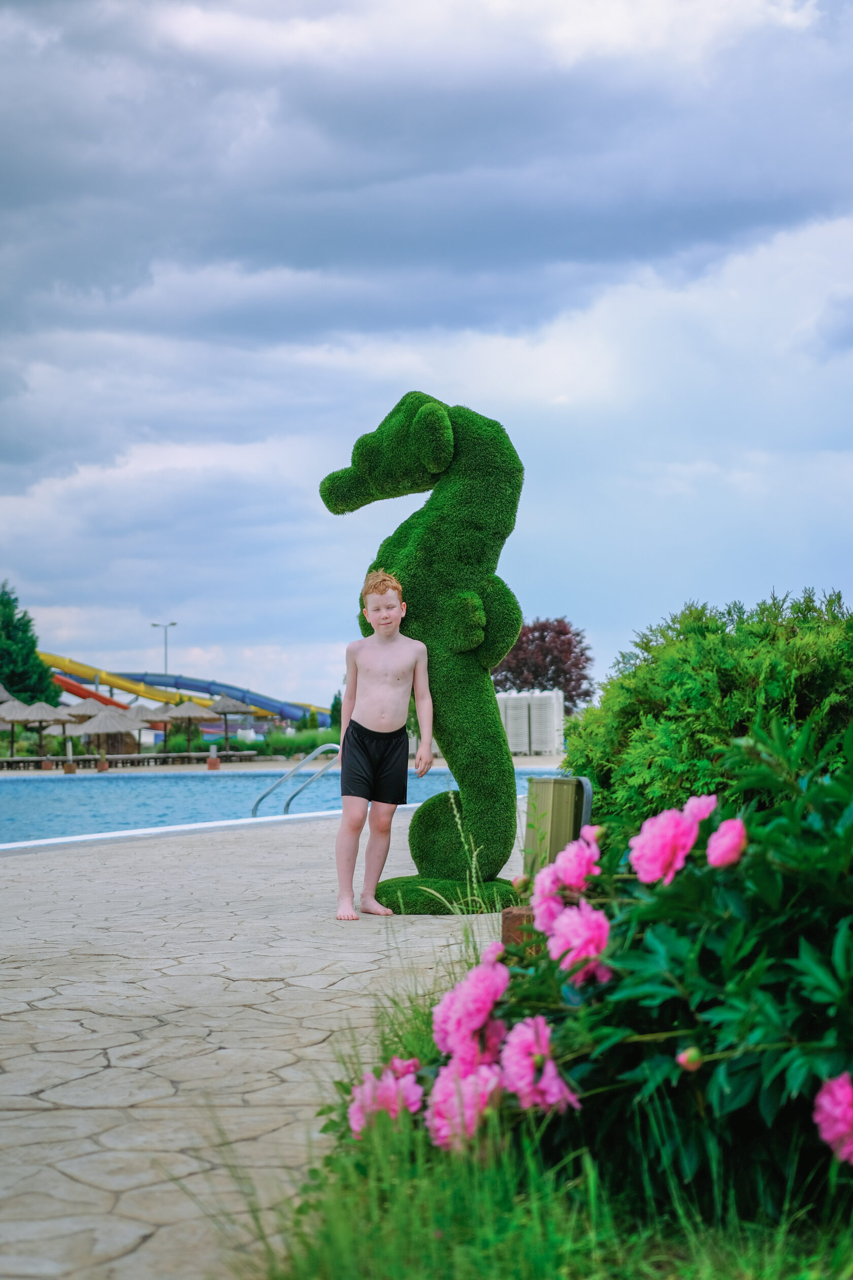 Outdoor topiary figures / EN