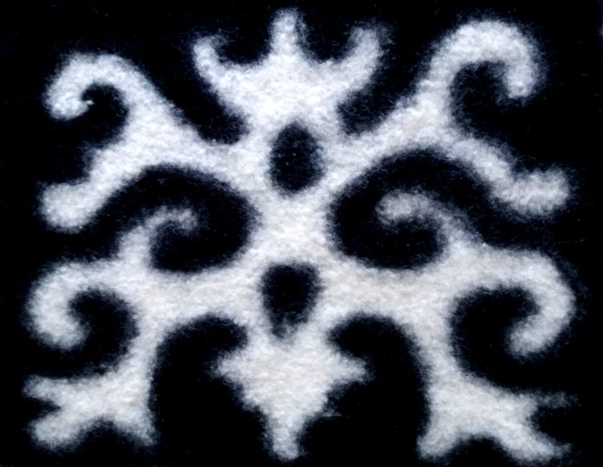 Shyrdak scarf