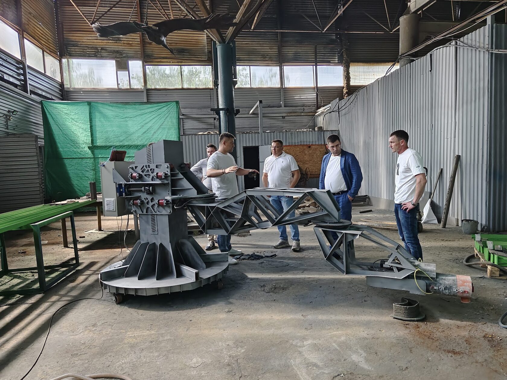 Mobile 3D construction systems for concrete printing
