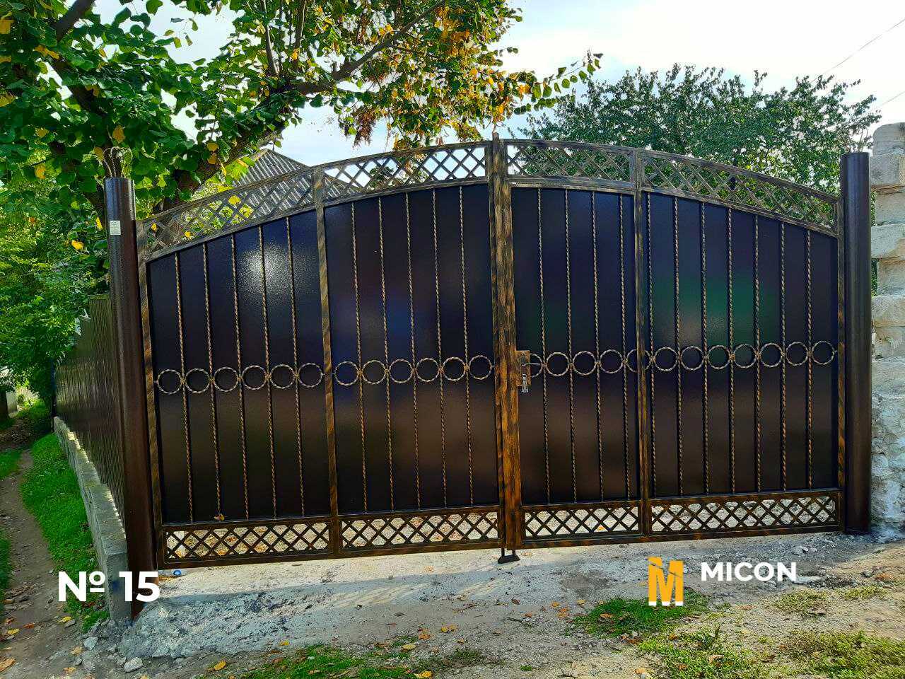 №15 Porți metalice și gard din ștachetă metalică în s.Peresecina, r ...