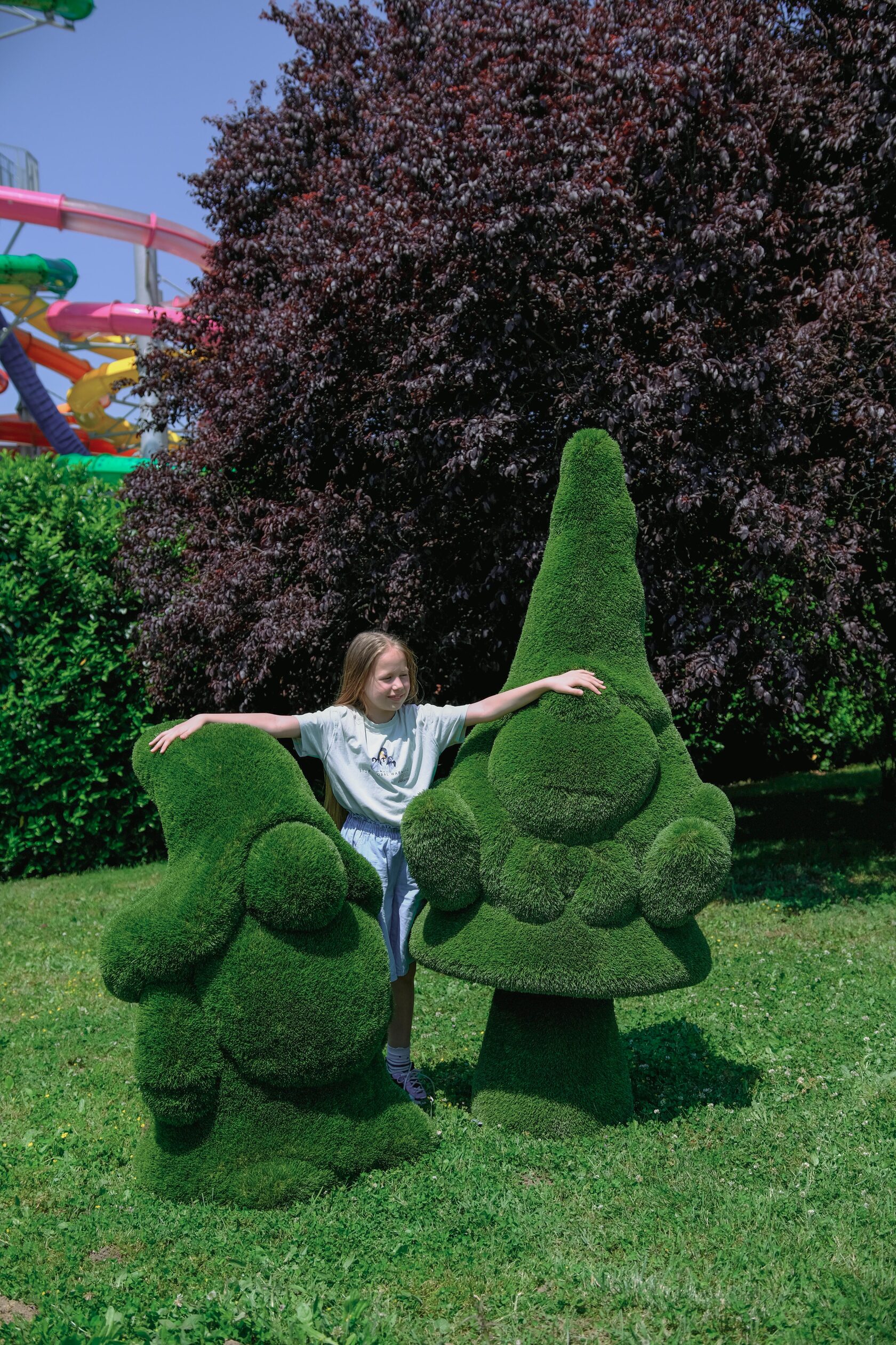 Outdoor topiary figures / EN