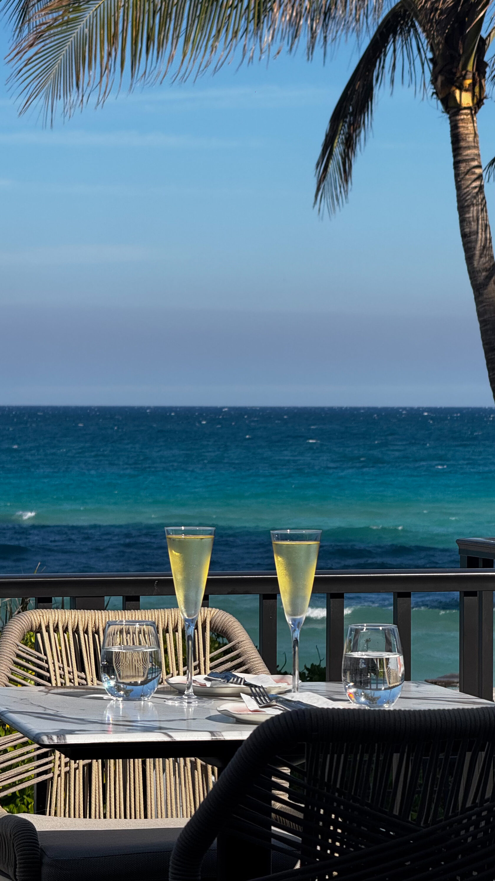 Mia Oceanfront – Fusion Cuisine with Stunning Ocean Views & Grill Specials
