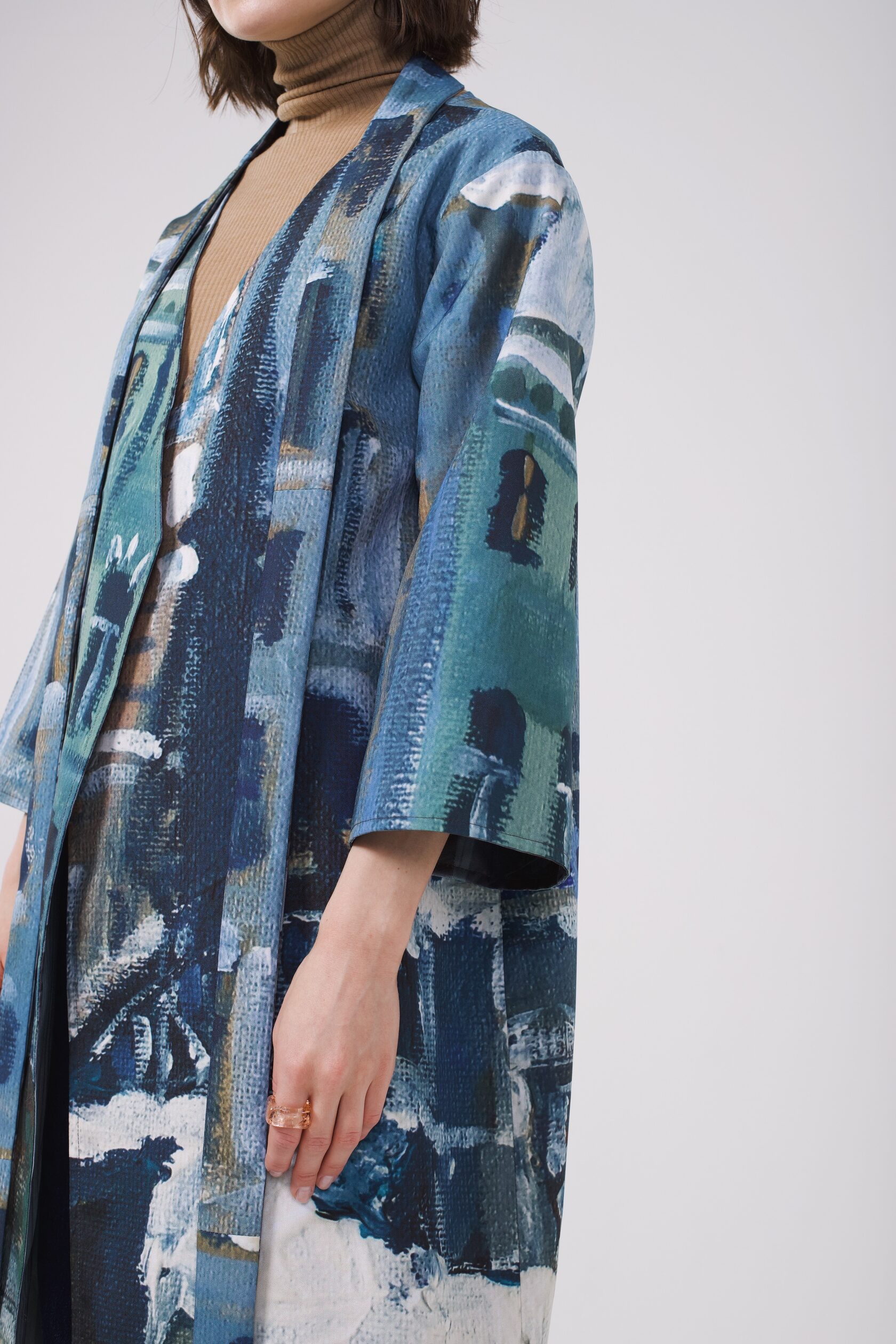 ДВУСТОРОННЕЕ ПЛАТЬЕ-ХАЛАТ