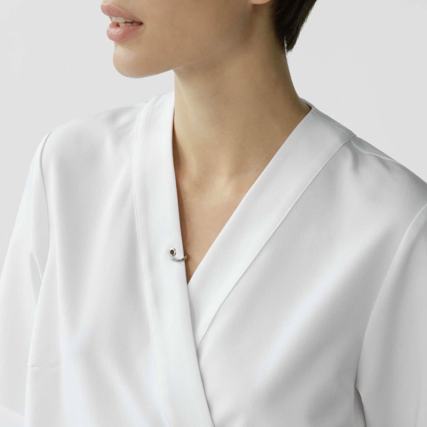 Подвески для одежды - пирсинг на медицинских костюмах, халатах и ...