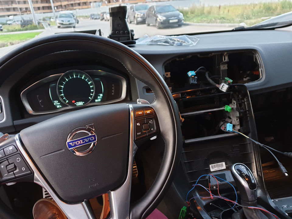 Upgrade ICM мультимедиа системы Volvo S60 2014 до версии IHU