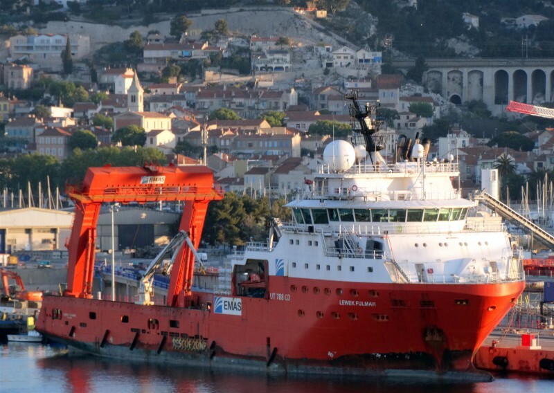 AHTS ''LEWEK FULMAR''