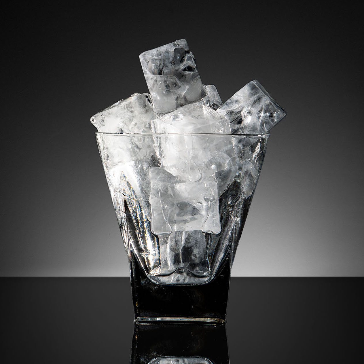 Ledus kokteiļiem - Ledus piegāde uz restorāniem, bāriem un pasākumiem Rīgā