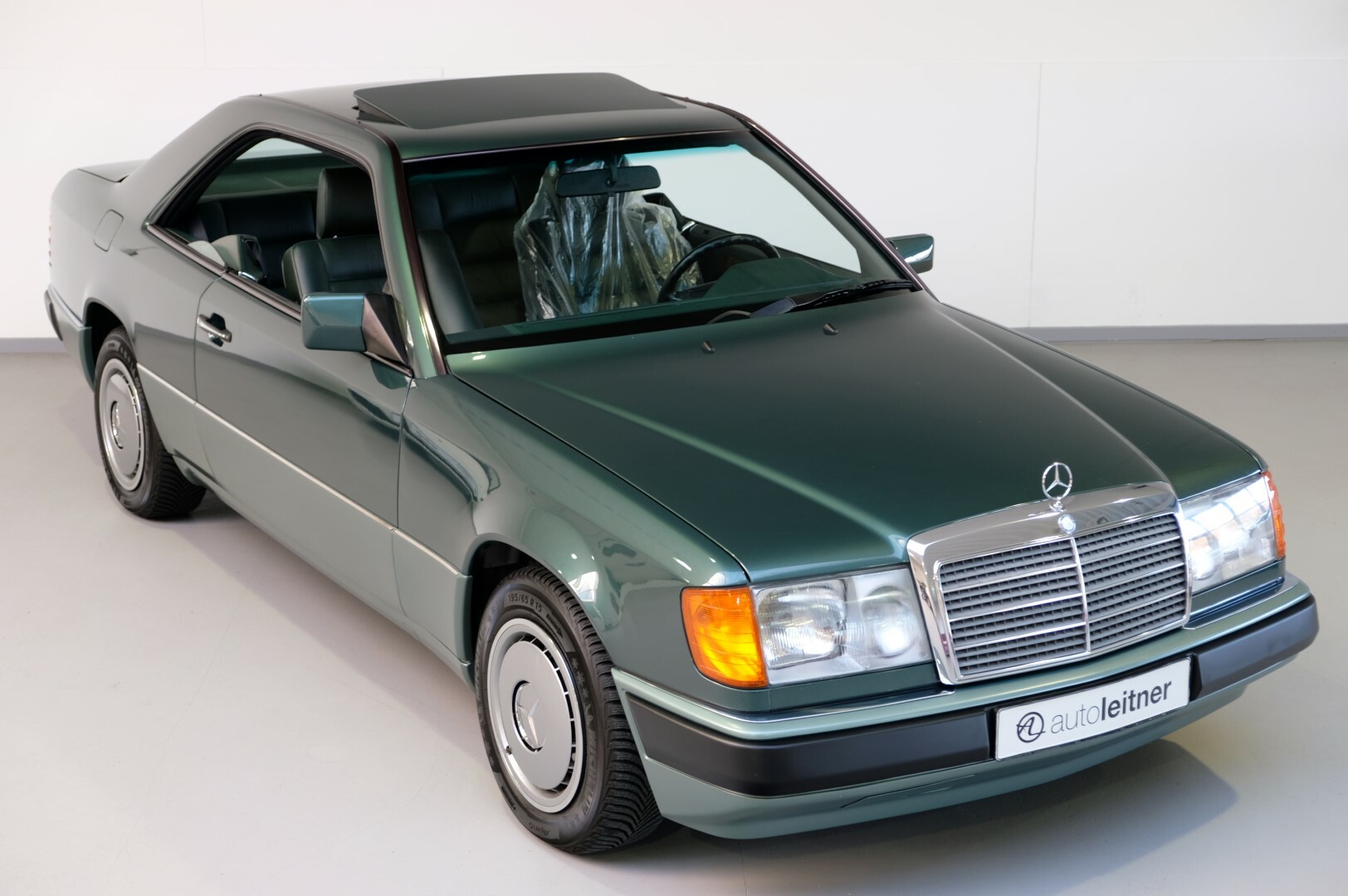 MERCEDES 220 CE (C124)