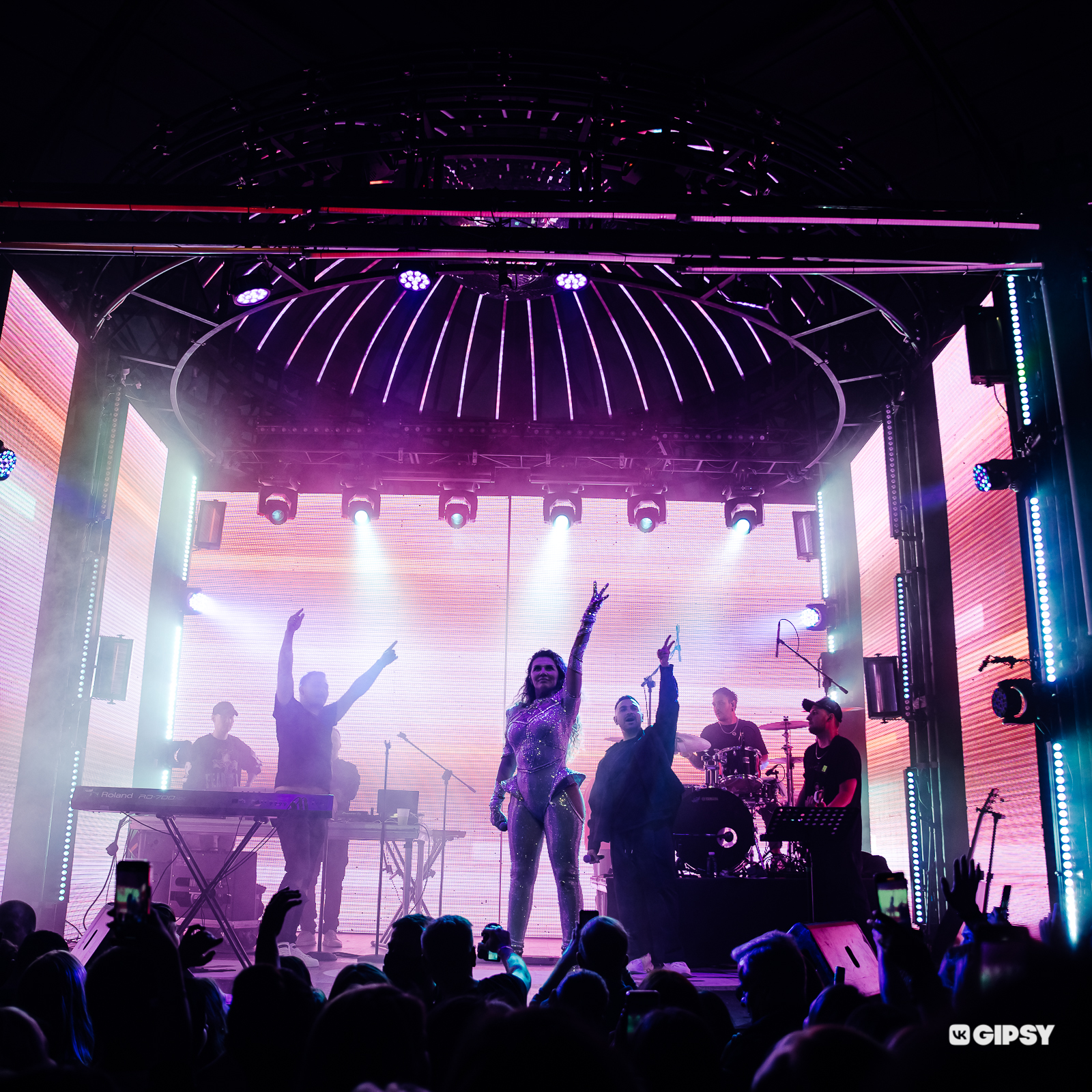 Фотоотчёт концерта АННА СЕДОКОВА в бар клубе VK Gipsy. 21.07.2023