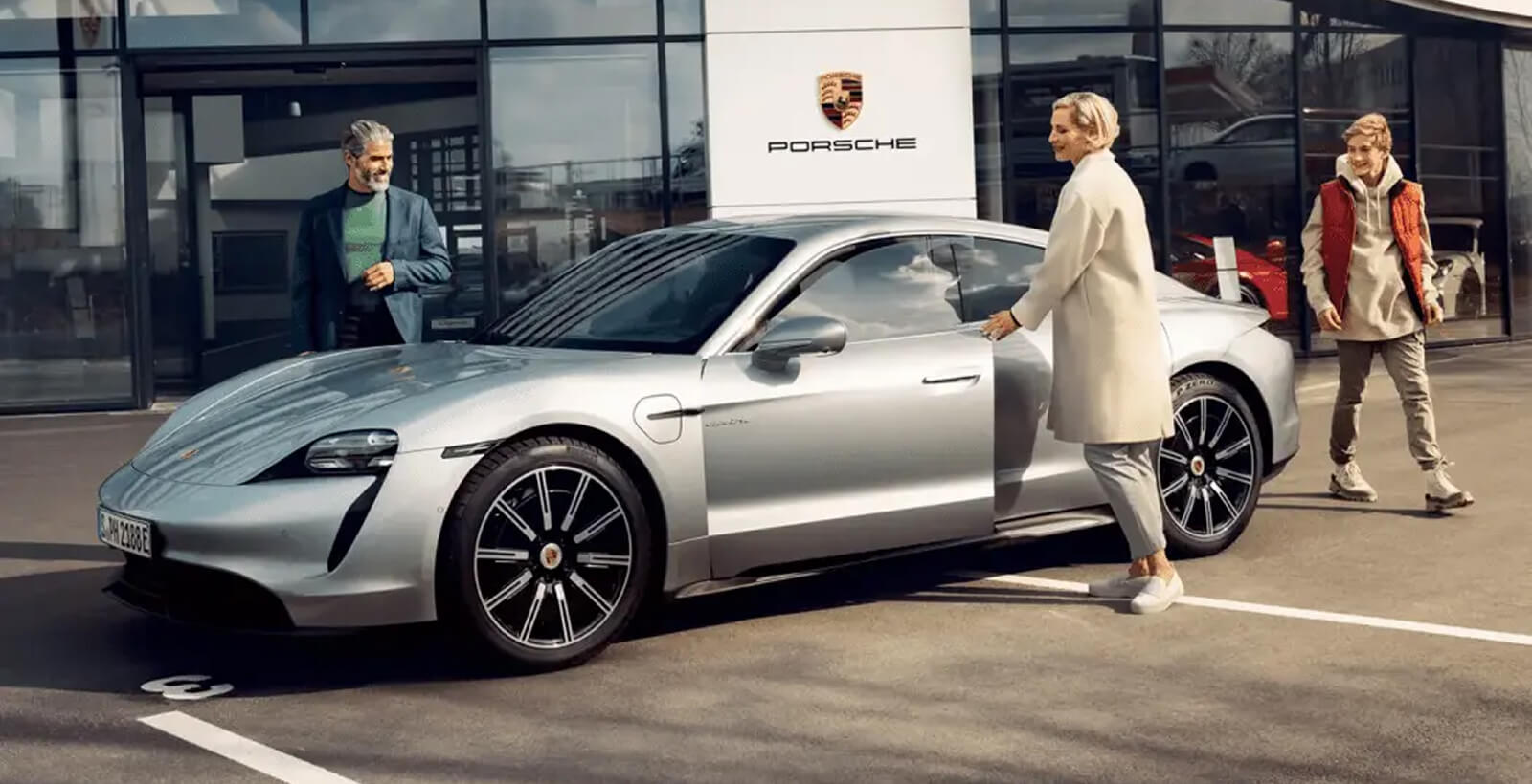 Автомобили Porsche в России — цены, дилеры и модели Porsche