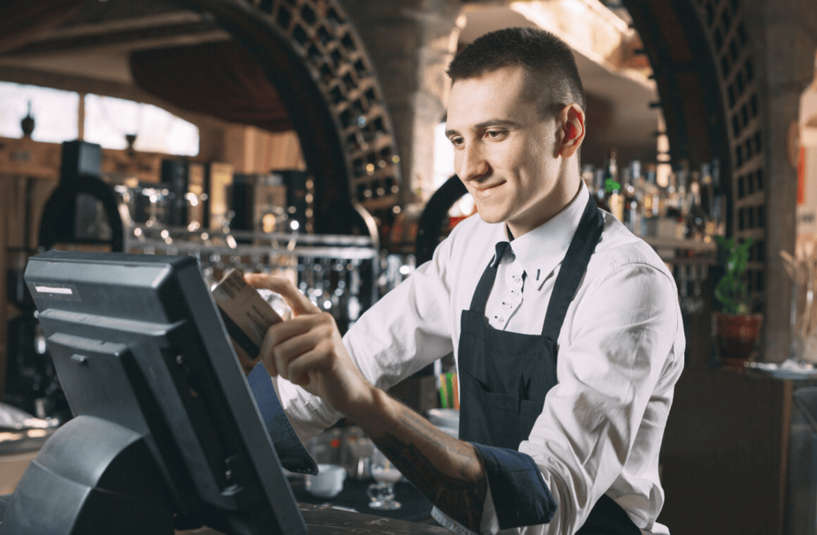 Сравнение POS-систем iiko и R-Keeper: плюсы, минусы и стоимость решений