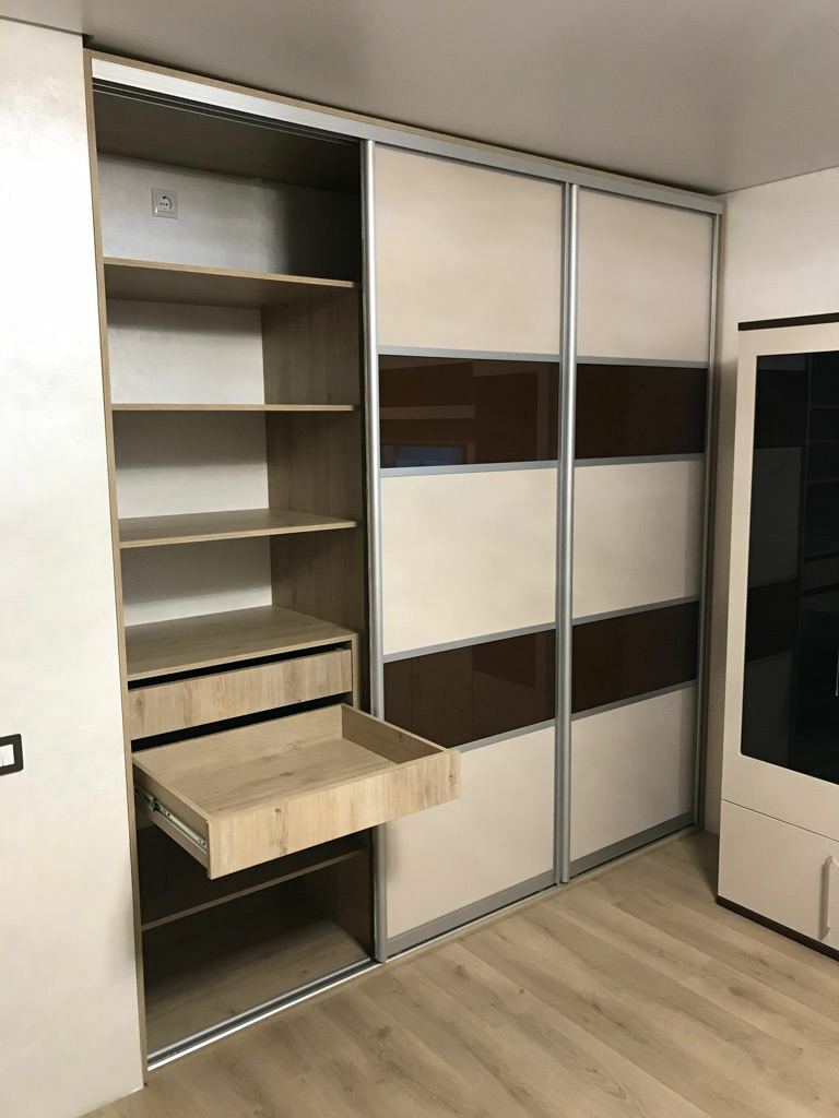 Шкаф купе 3 секции с подсветкой по индивидуальному заказу | Корпусная ...