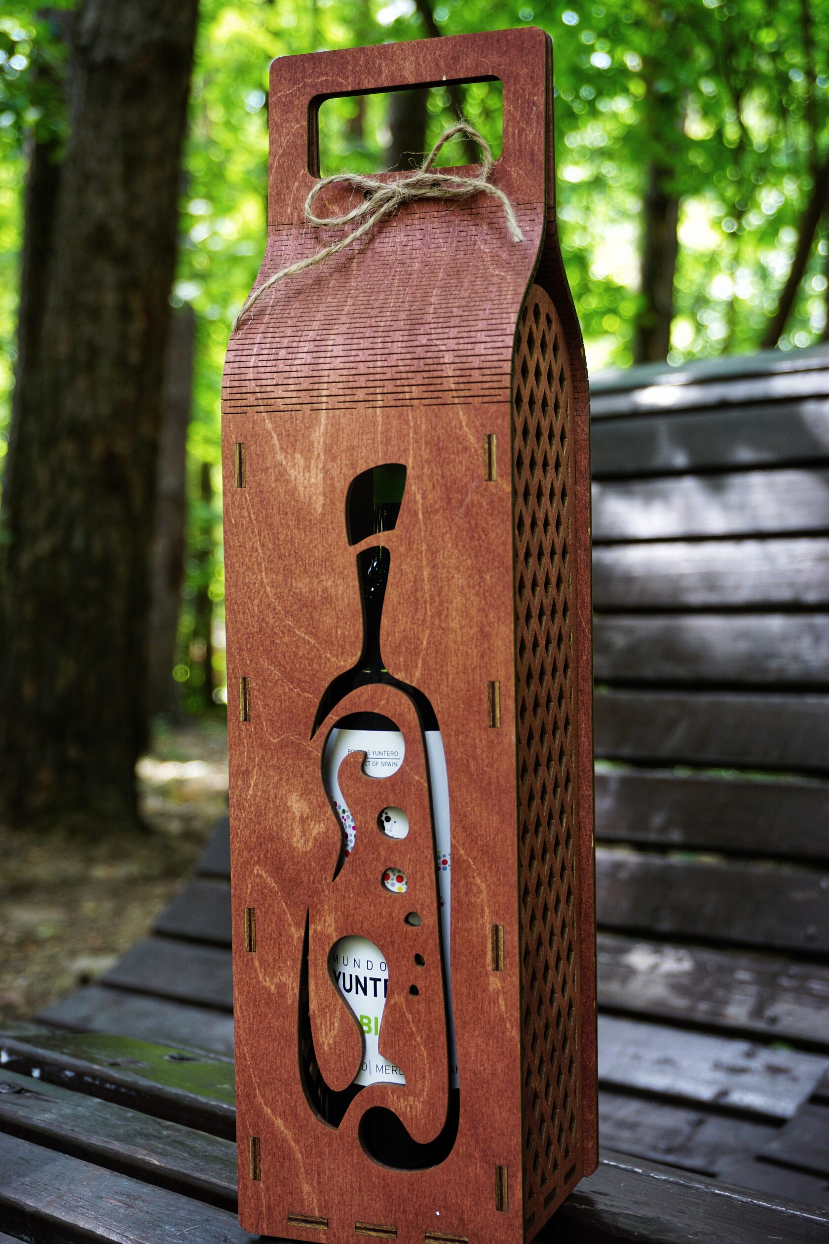 Деревянная коробка для бутылки