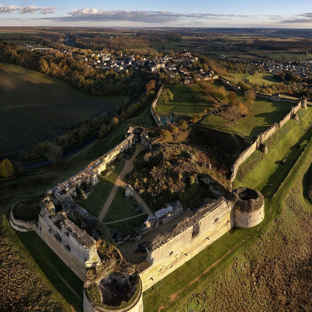 Chateau de Coucy that overshadowed the Louvre