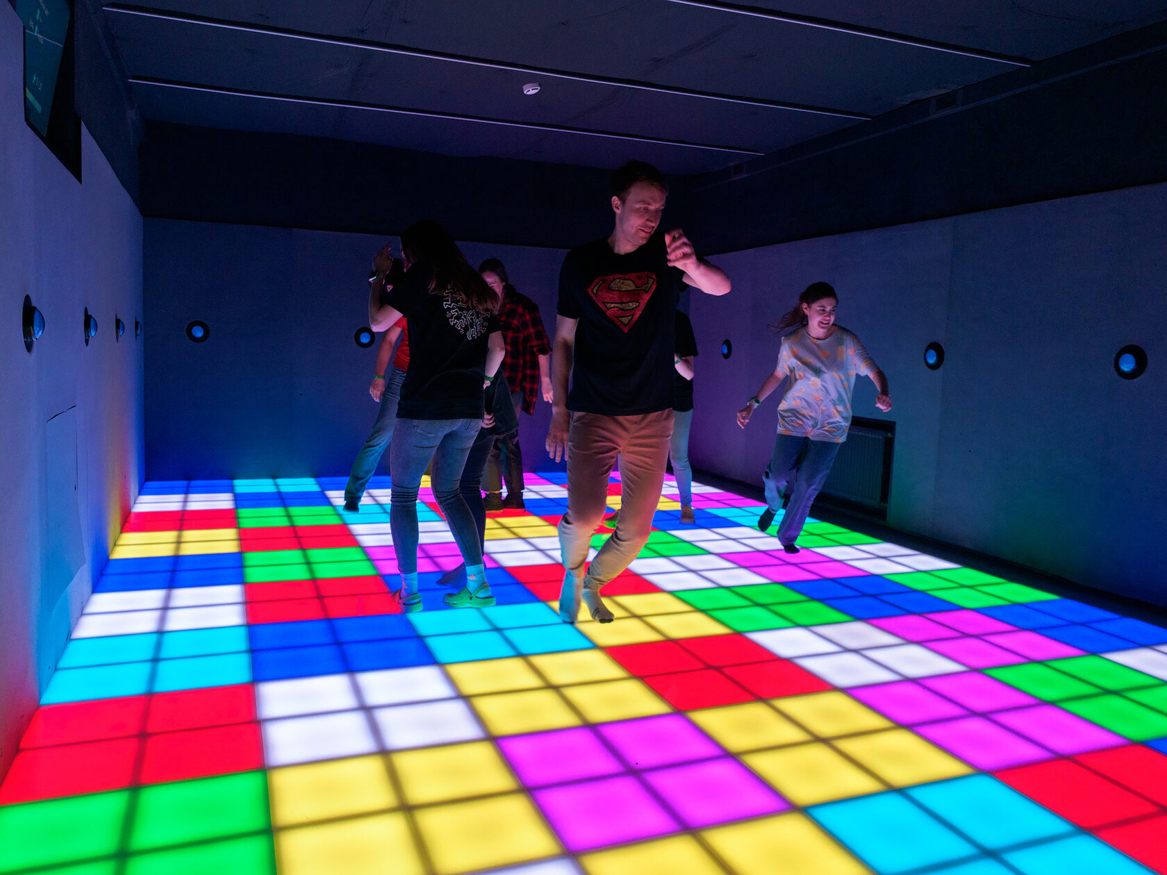 Pixel Quest – игры на световом полу: Пол – это лава, Классики, Море ...