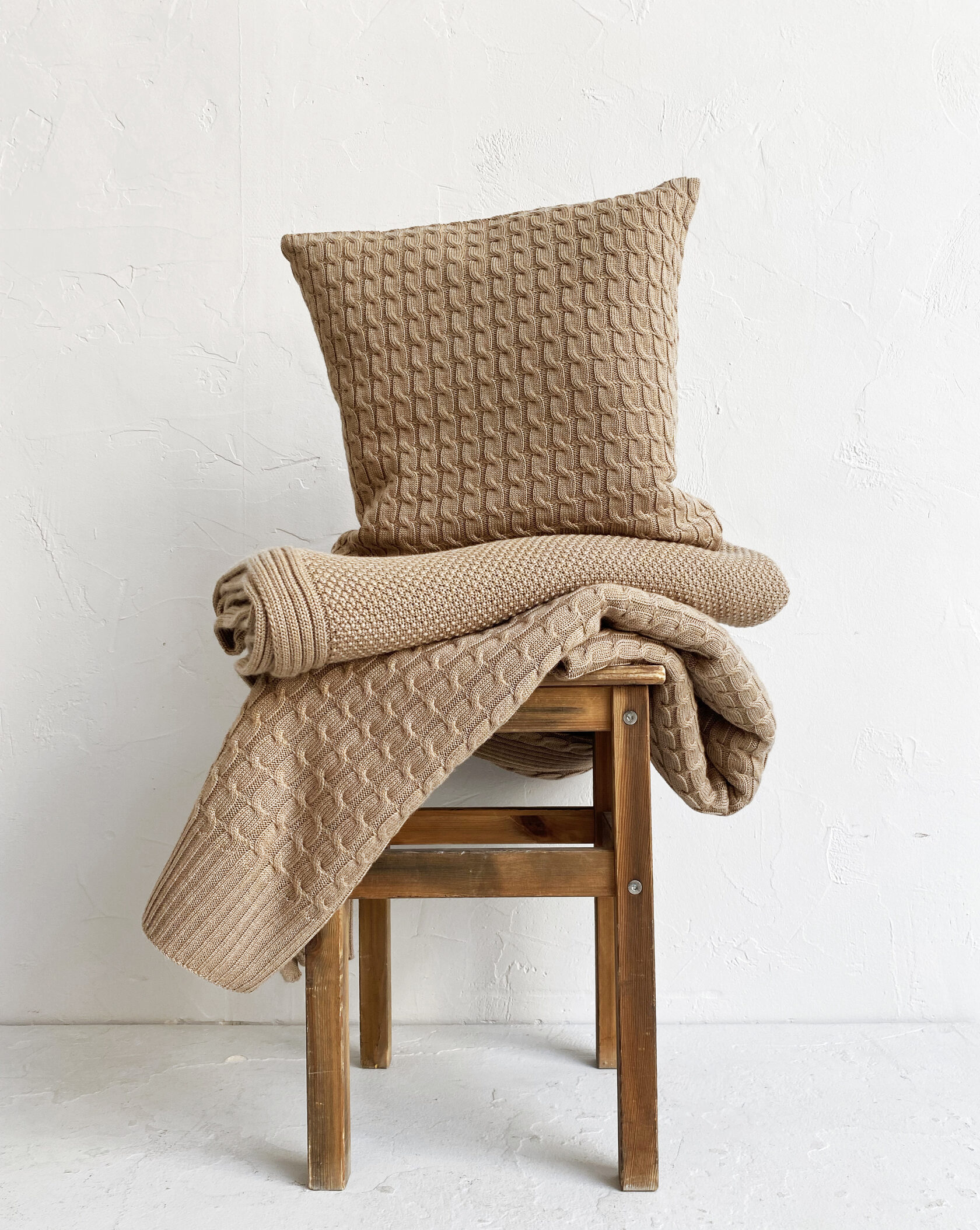 Мягкие вязаные пледы и наволочки для подушек || Northern Factory