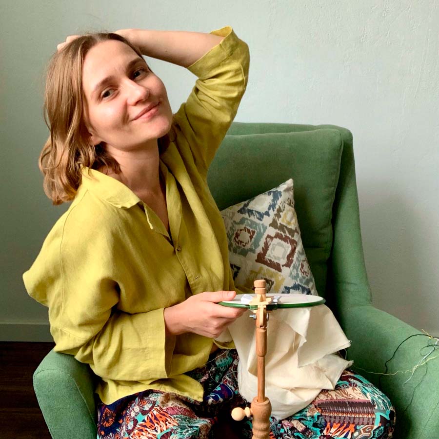 Вышивка на одежде ручной работы на заказ