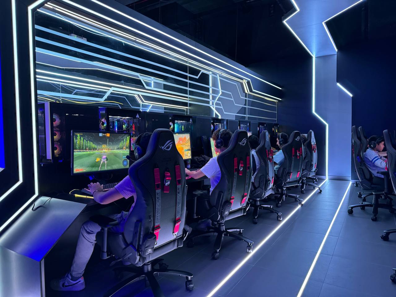 Virtual reality arena in Dubai | Network of VR parks BATTLEWORLD