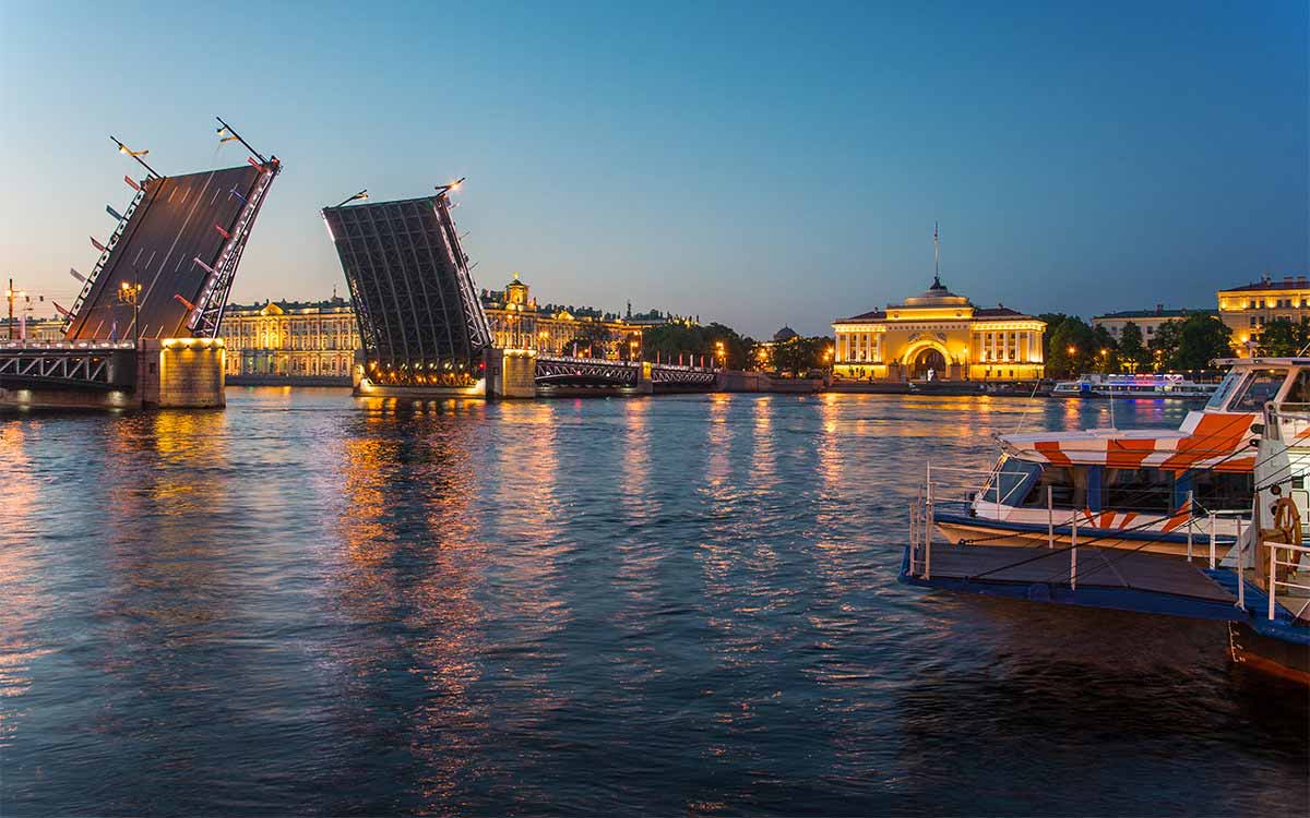 Palace Bridge in Saint Petersburg - White Nights Show Schedule 2020 ...