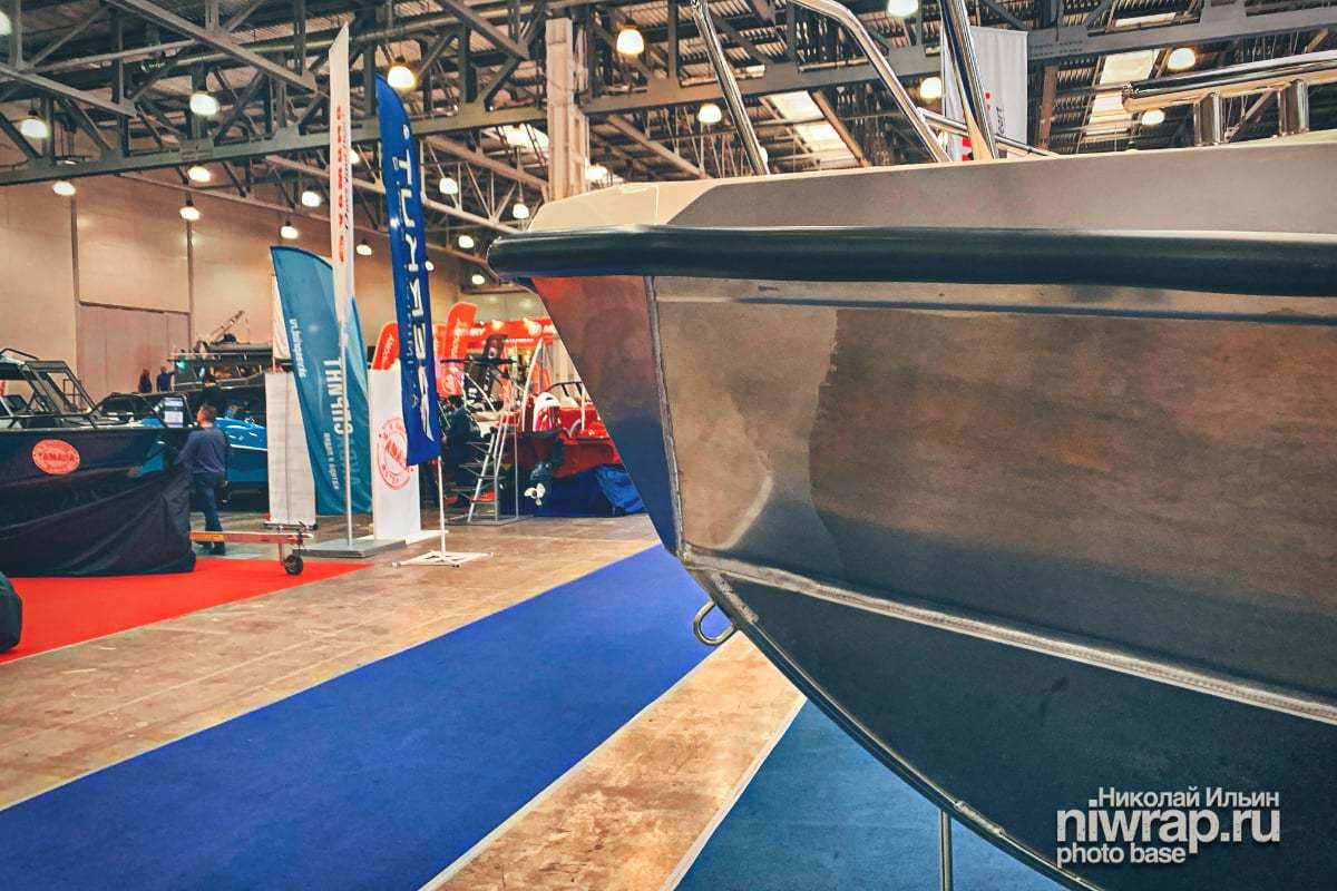 Пять особенностей оклейки катеров и лодок виниловой пленкой